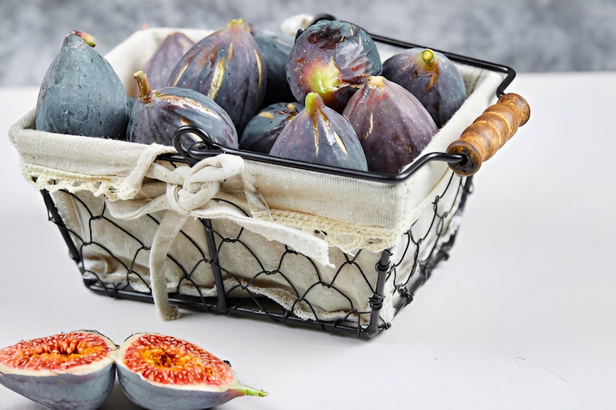 25 Naturally Blue Fruits – Unique, Nutritious & Beautiful!